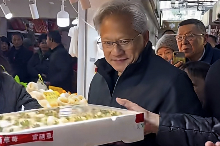 Jensen Huang Stuns Shoppers at Shanghai Wet Market